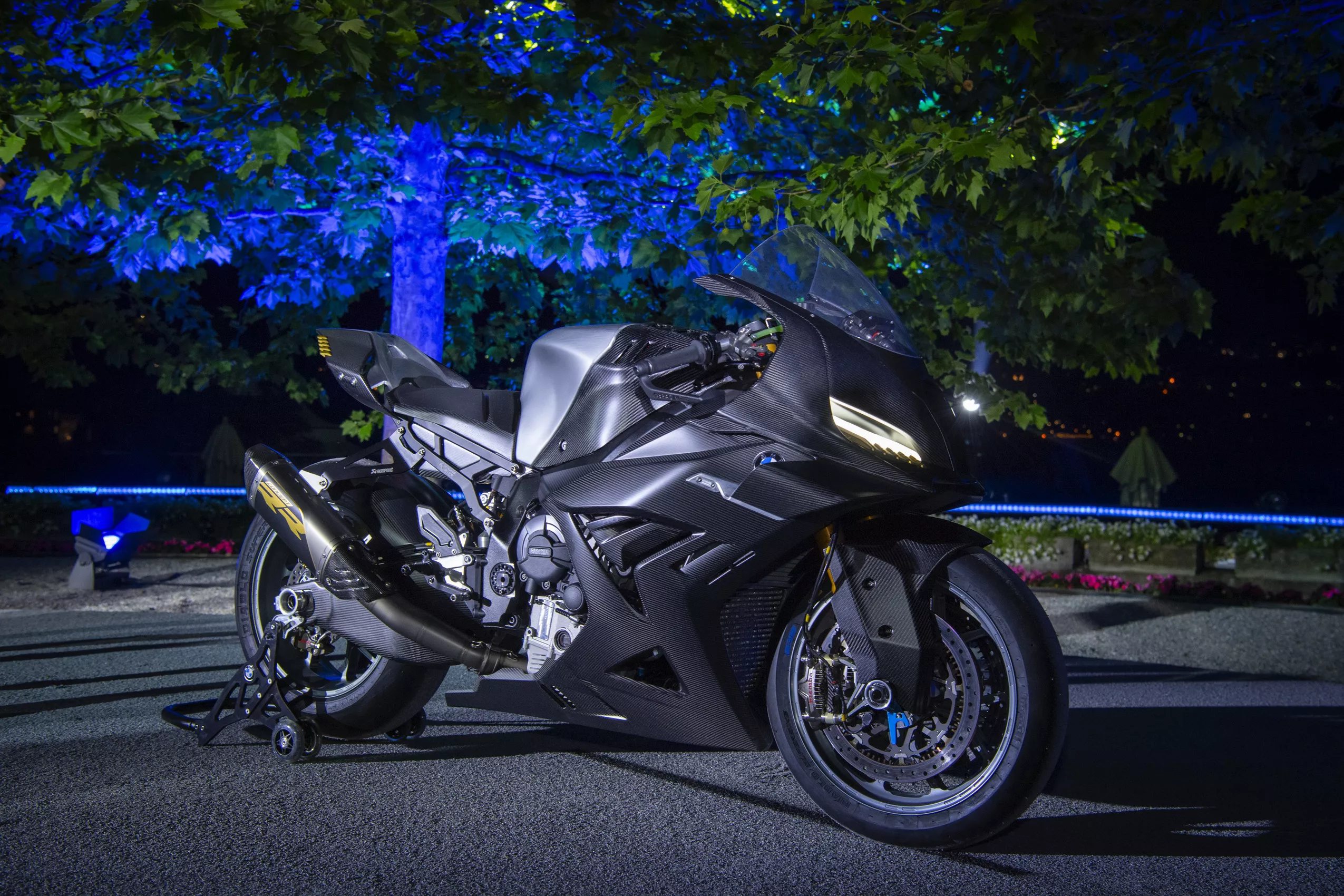 New BMW RR Concept Is Basically A Fighter Jet On Two Wheels
