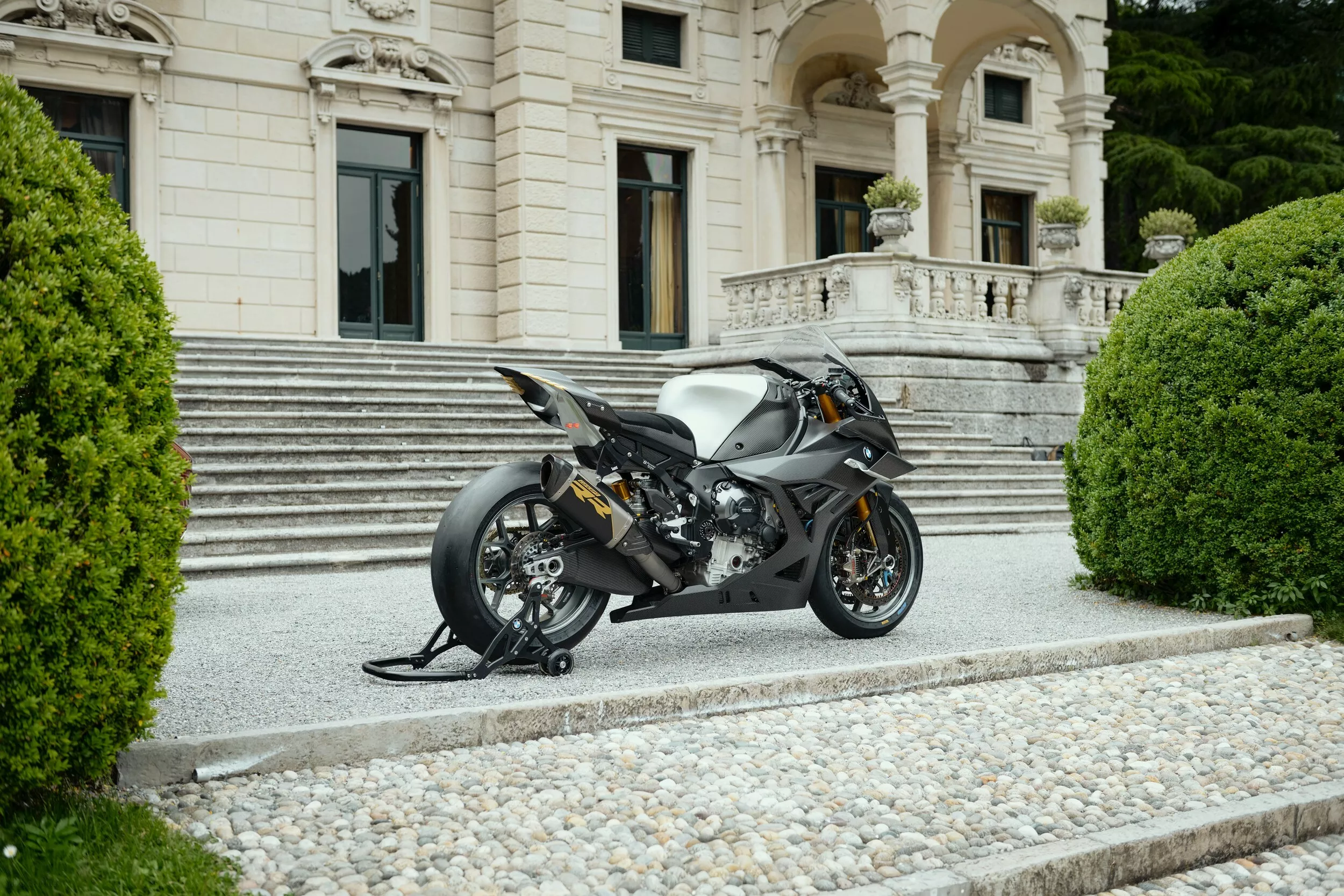 New BMW RR Concept Is Basically A Fighter Jet On Two Wheels
